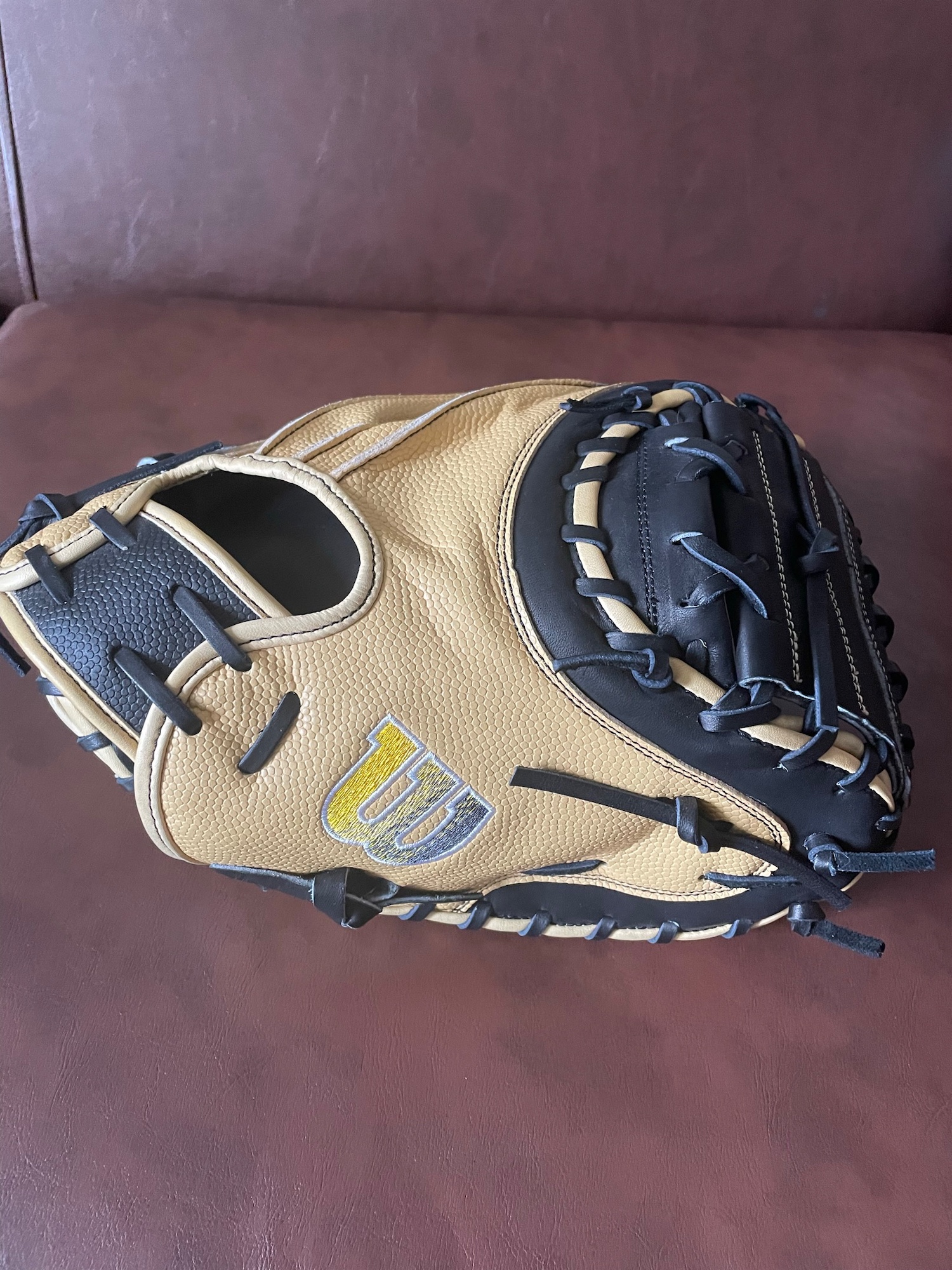 2023 Wilson A2000 1790 34" SuperSkin Catcher's Mitt RHT WBW10097834. Brand New | SidelineSwap