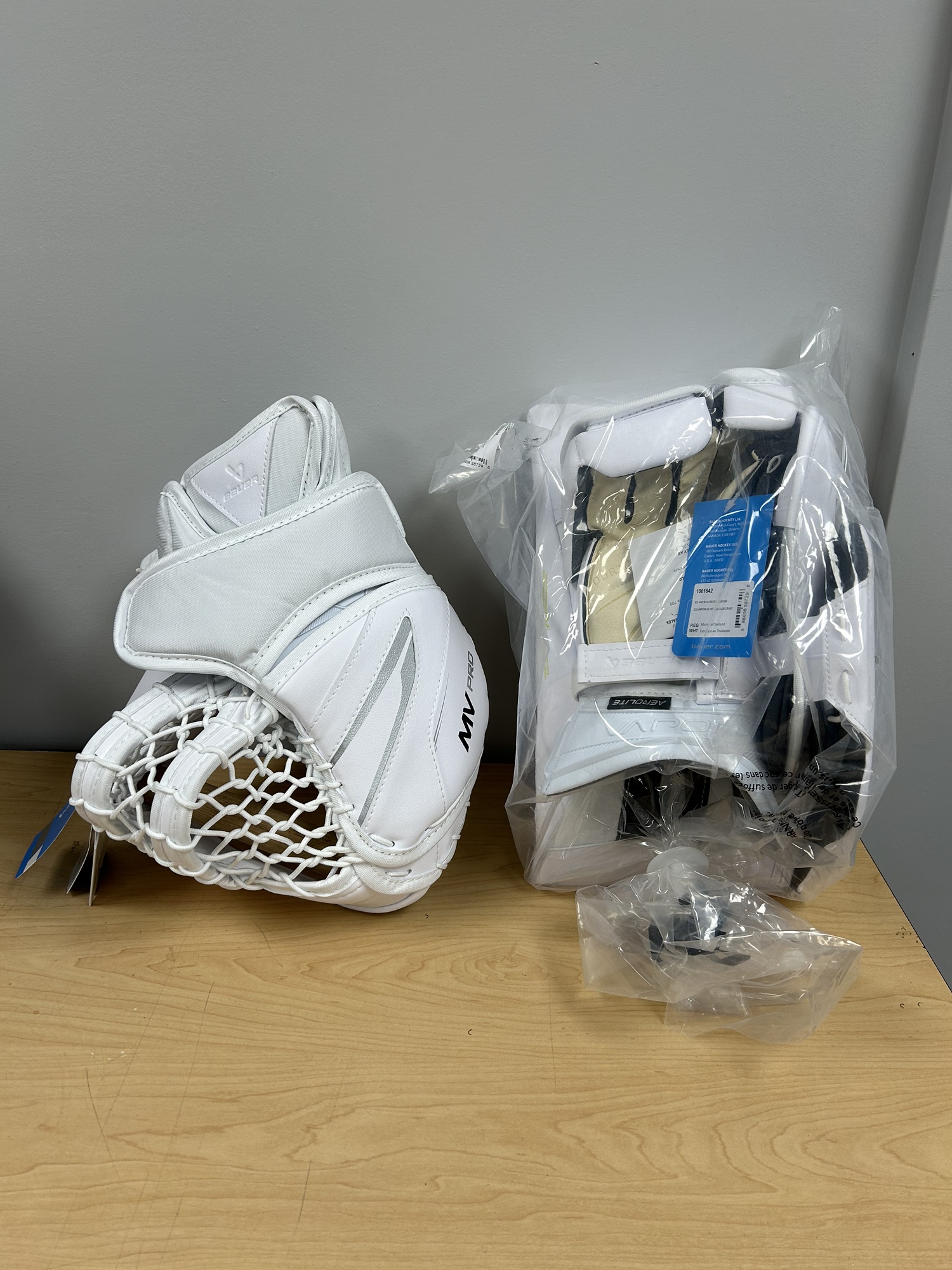 Bauer MV Pro Int. glove and X5 blocker *Glove ships broke in | SidelineSwap