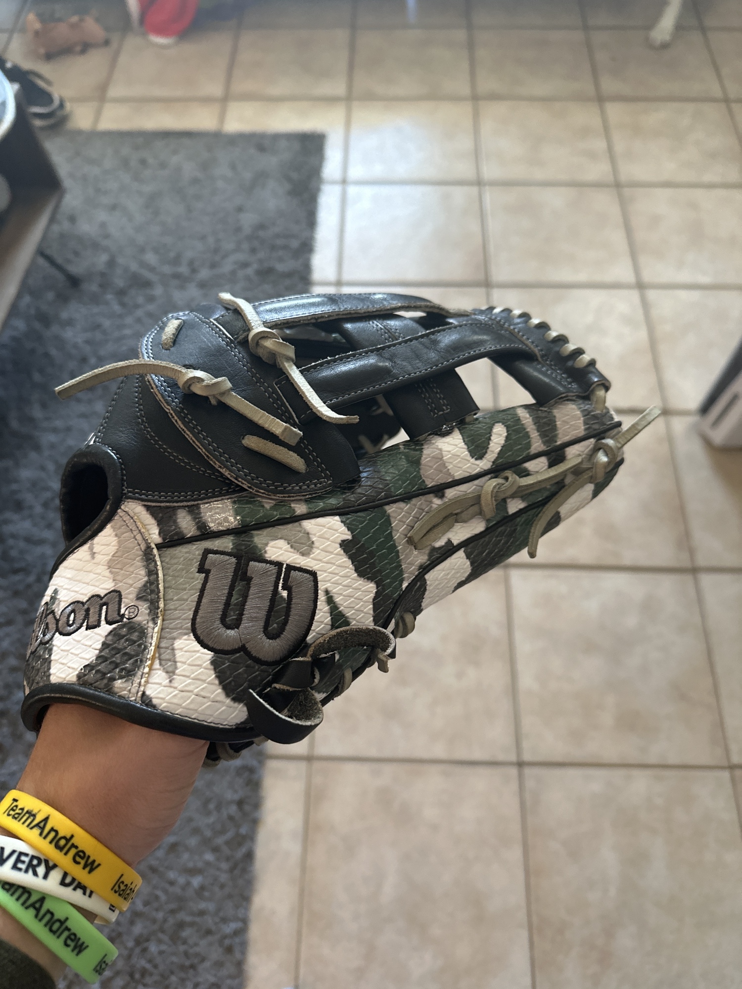 Used Outfield 12.75" A2000 Baseball Glove | SidelineSwap