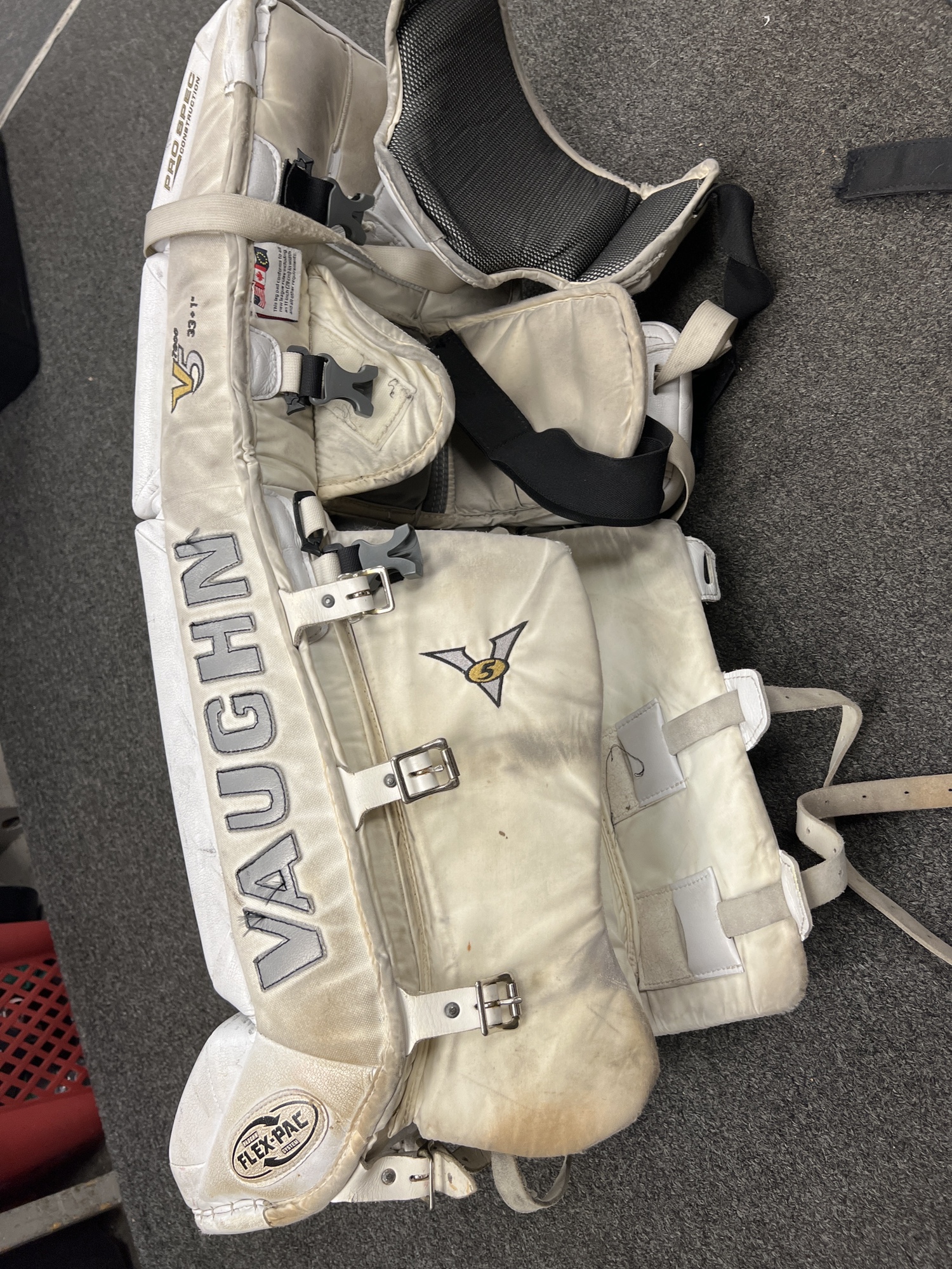 Vaughn Velocity V5 7800 33+1” Goalie Leg Pads | SidelineSwap