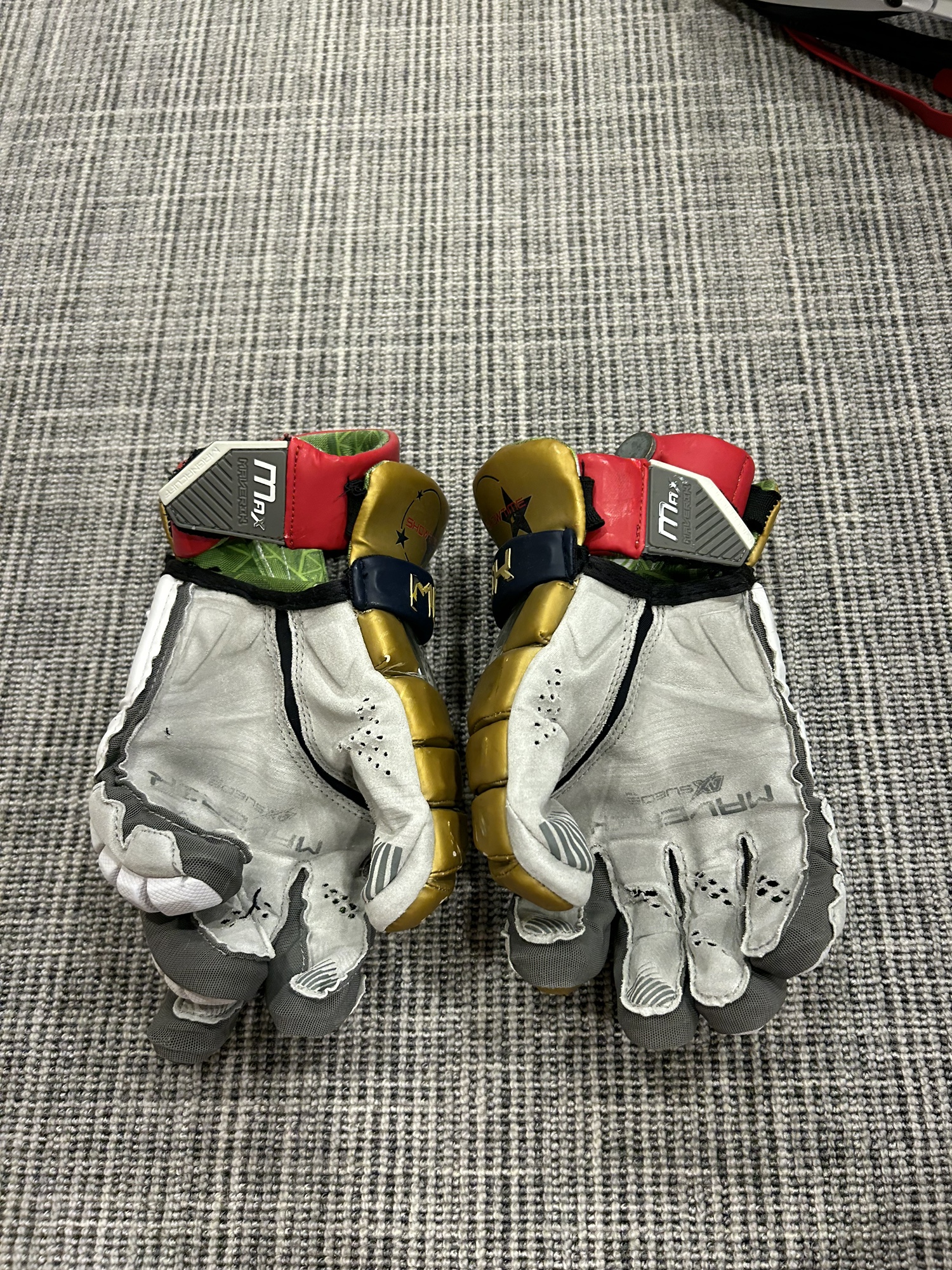 Showtime Maverik MAX gloves | SidelineSwap