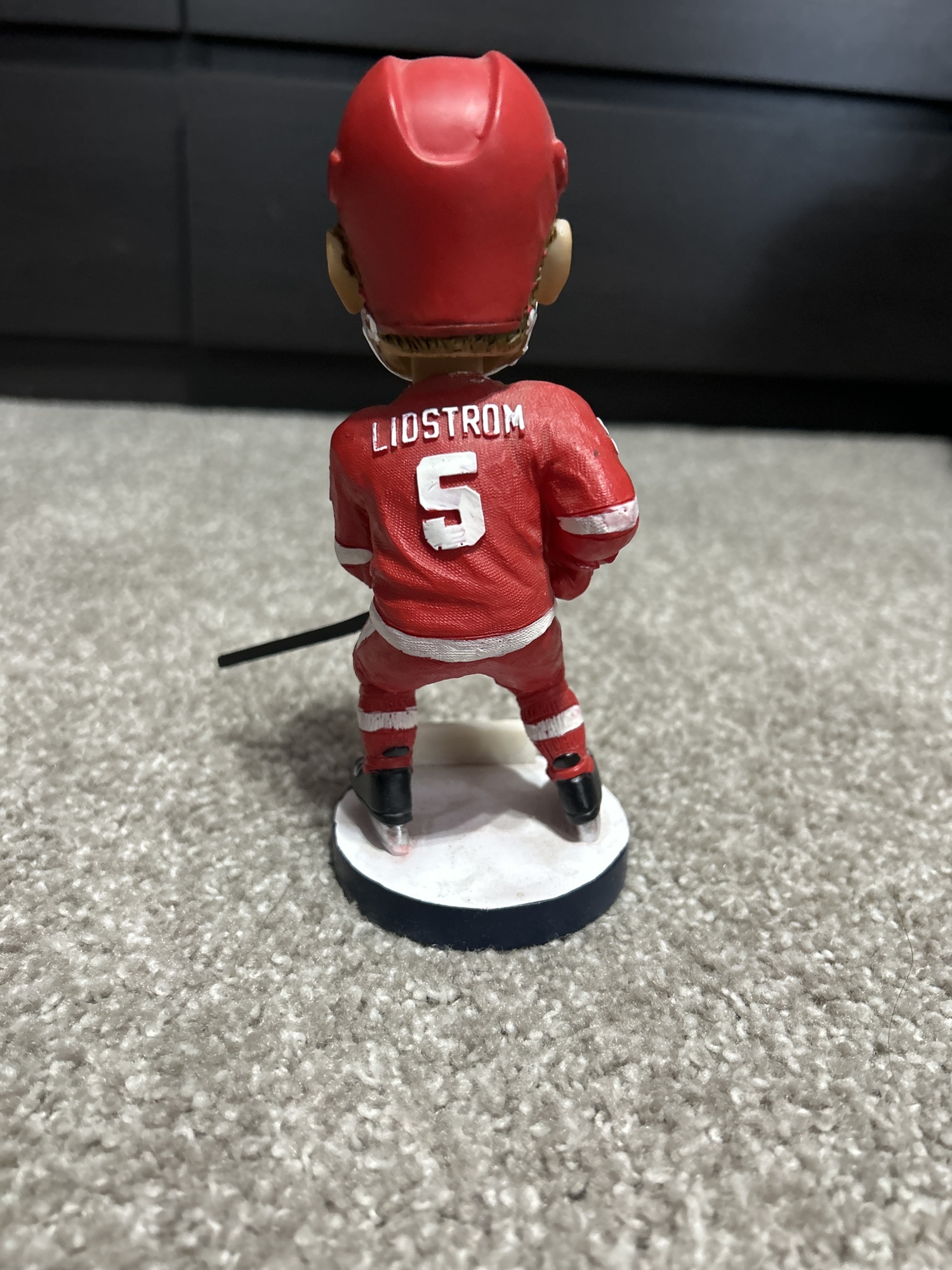Nicklas Lidstrom bobble head | SidelineSwap