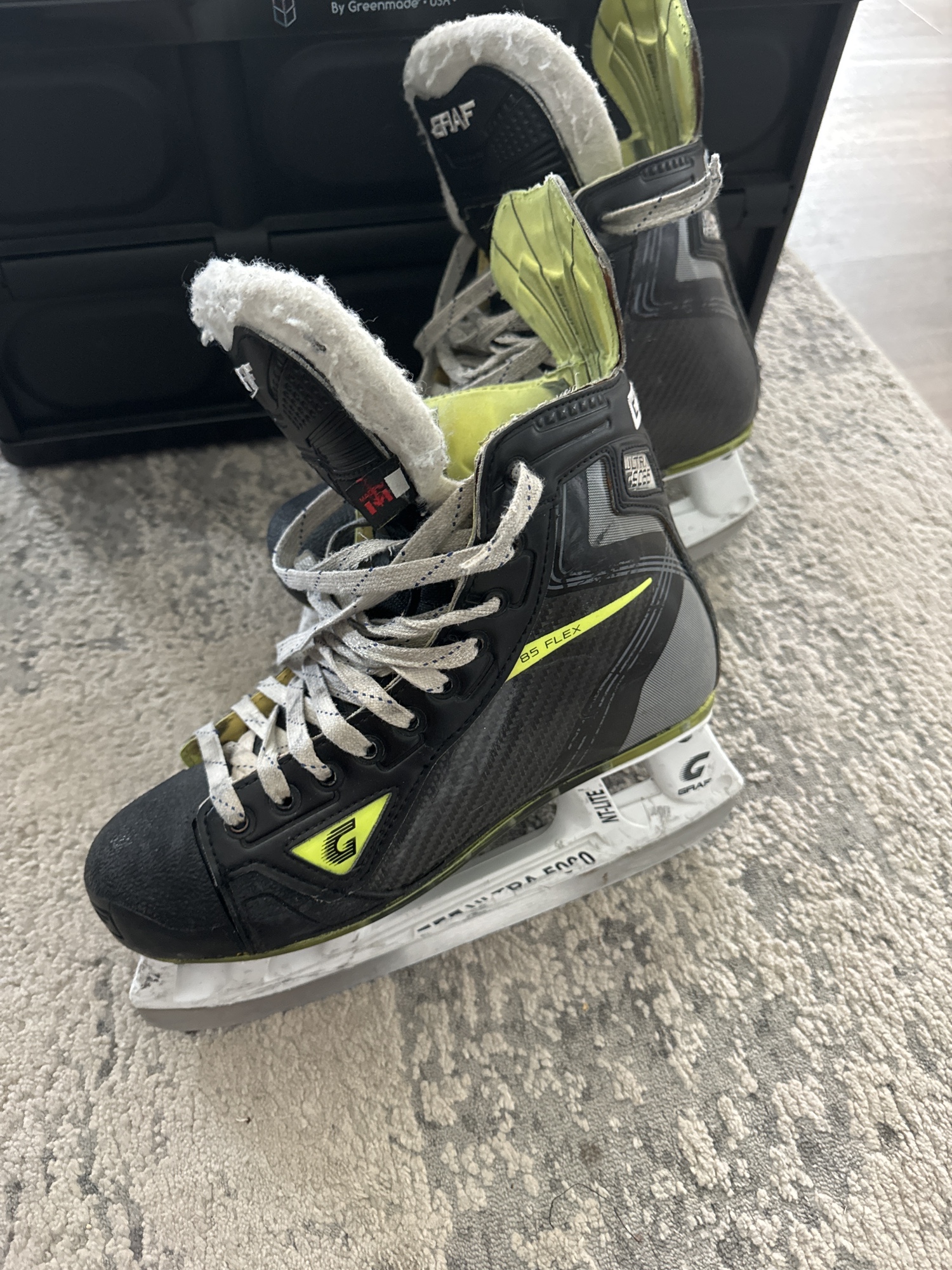 Used Senior Graf Regular Width 8 Ultra G9035 Hockey Skates | SidelineSwap