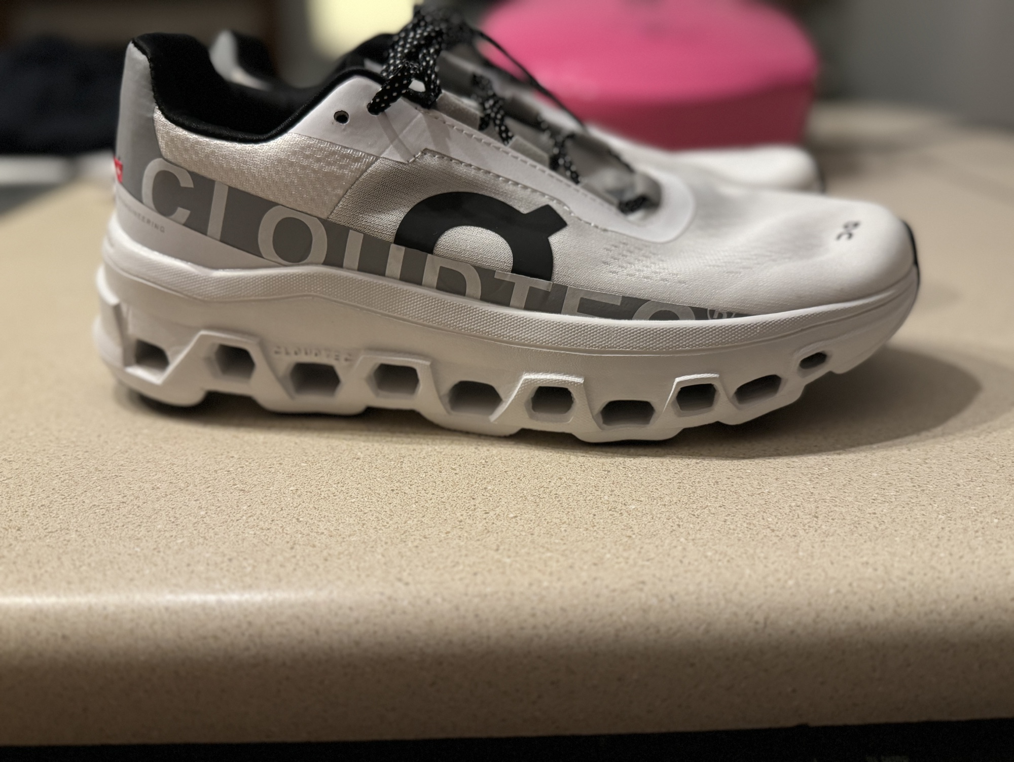 On Cloud Helion | SidelineSwap