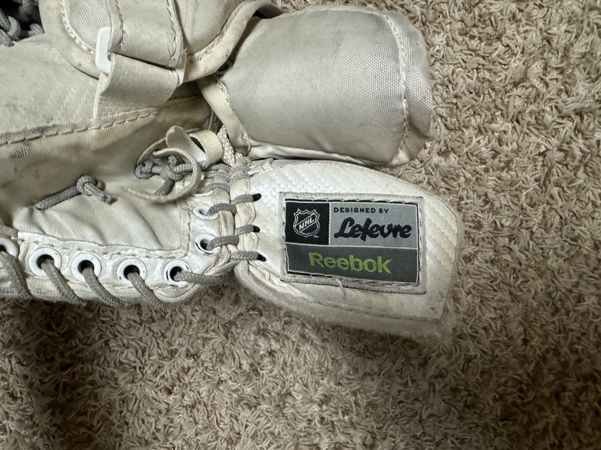 Reebok Youth 7k Full Right Glove | White And Black Colorway | SidelineSwap