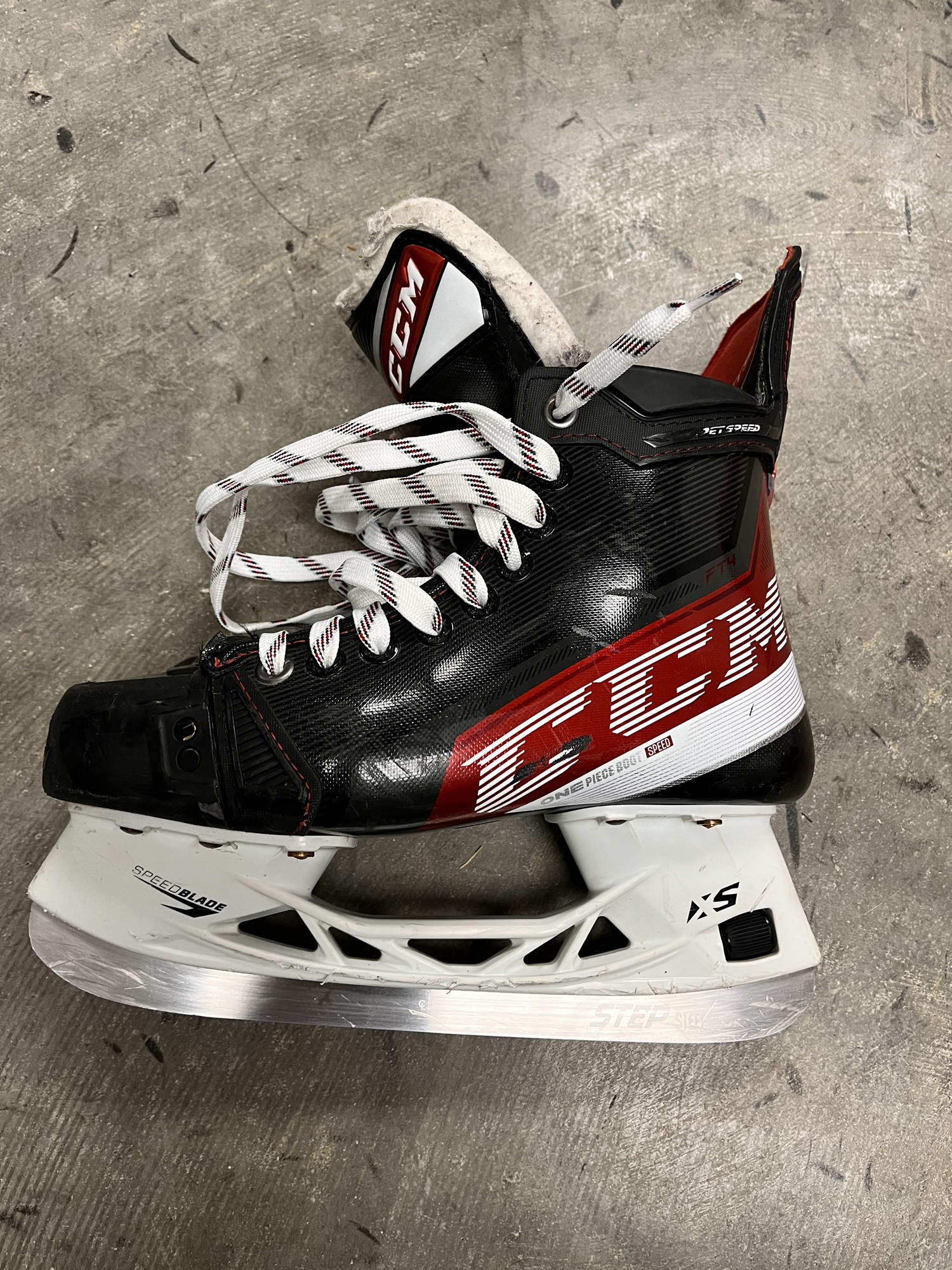 CCM Jetspeed FT4 with Step Steel and Super Feet 4.5 int | SidelineSwap