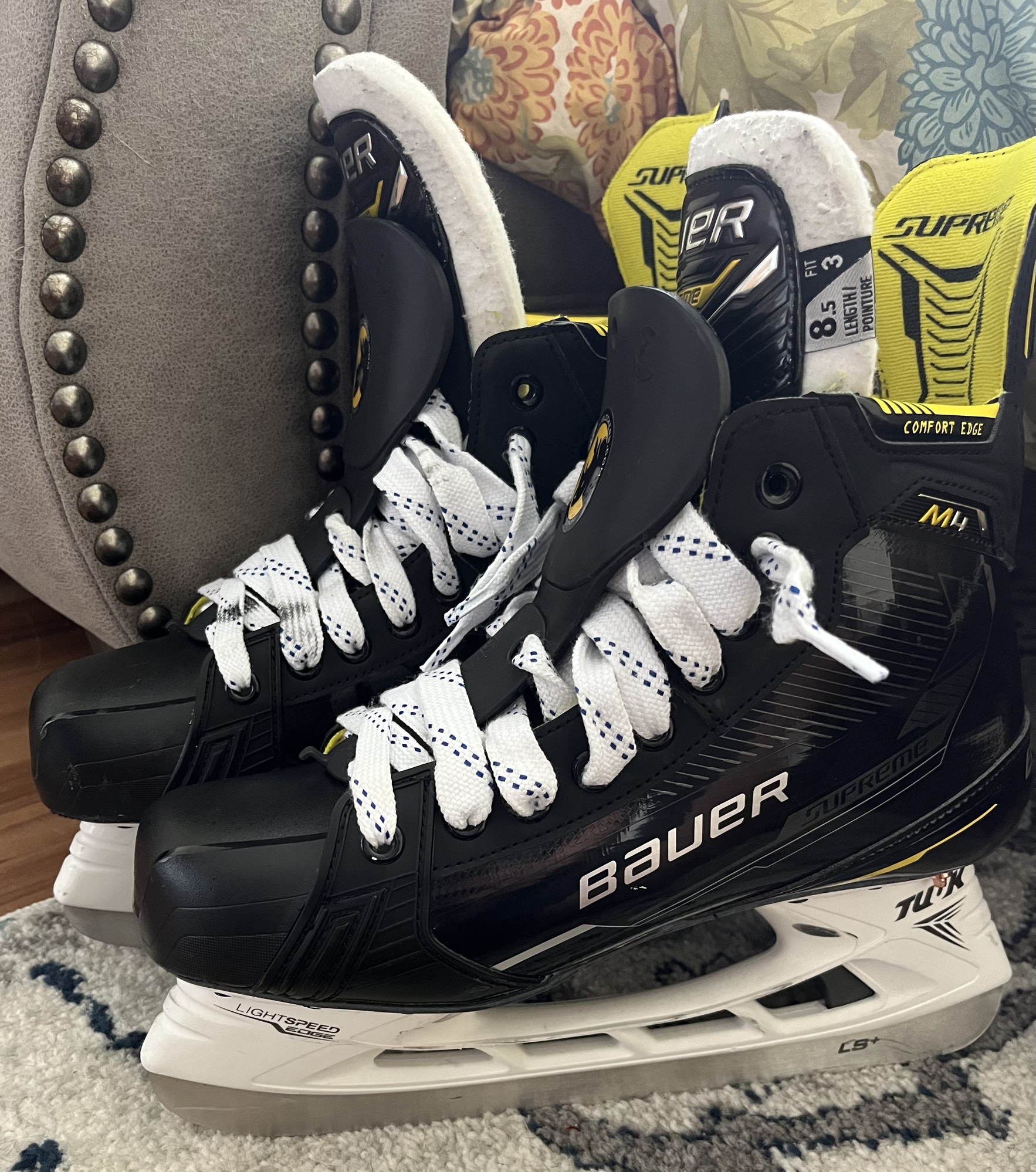 Senior Bauer 8.5 Fit 3 Supreme M4 Hockey Skates | SidelineSwap