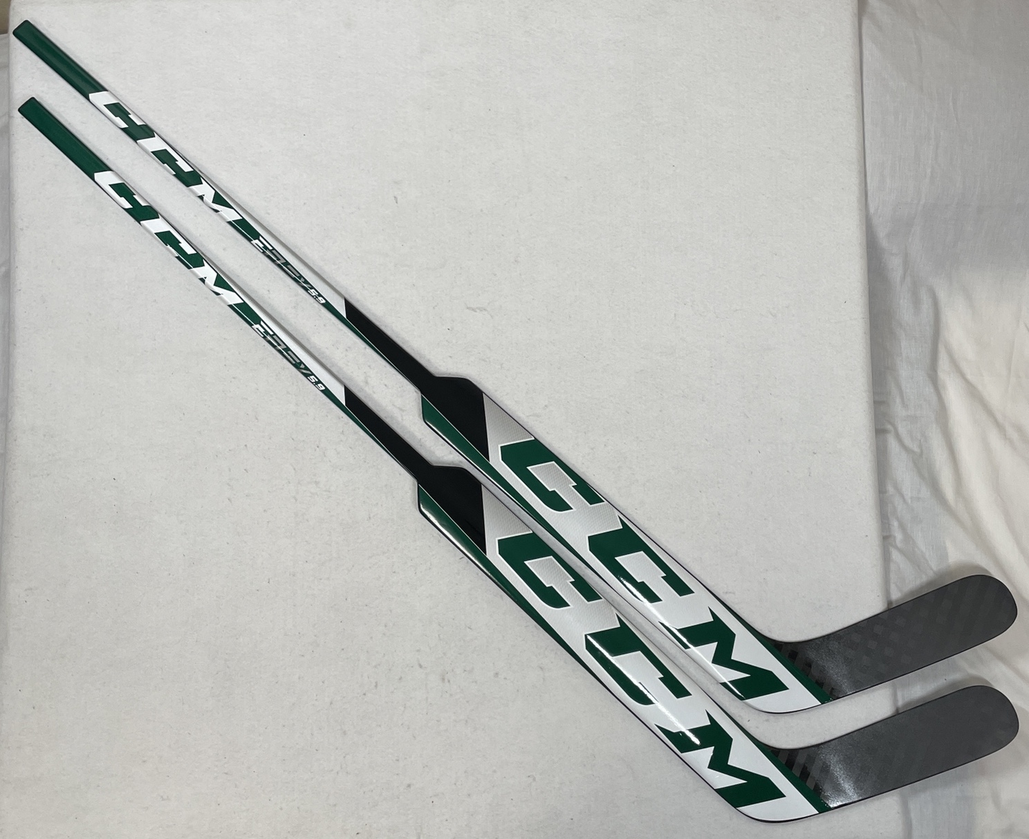 NEW CCM EFlex 5.9 Goal Sticks, White/Forest Green, 24", P1, Regular ...