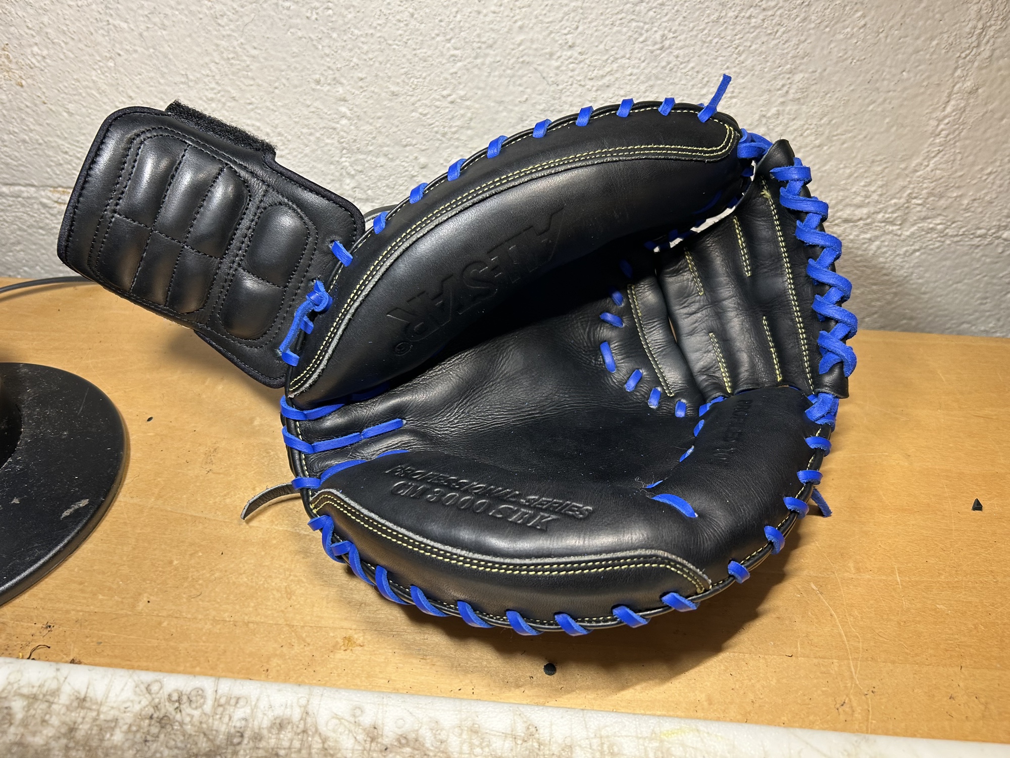 Used Right Hand Throw Pro elite Baseball Glove | SidelineSwap