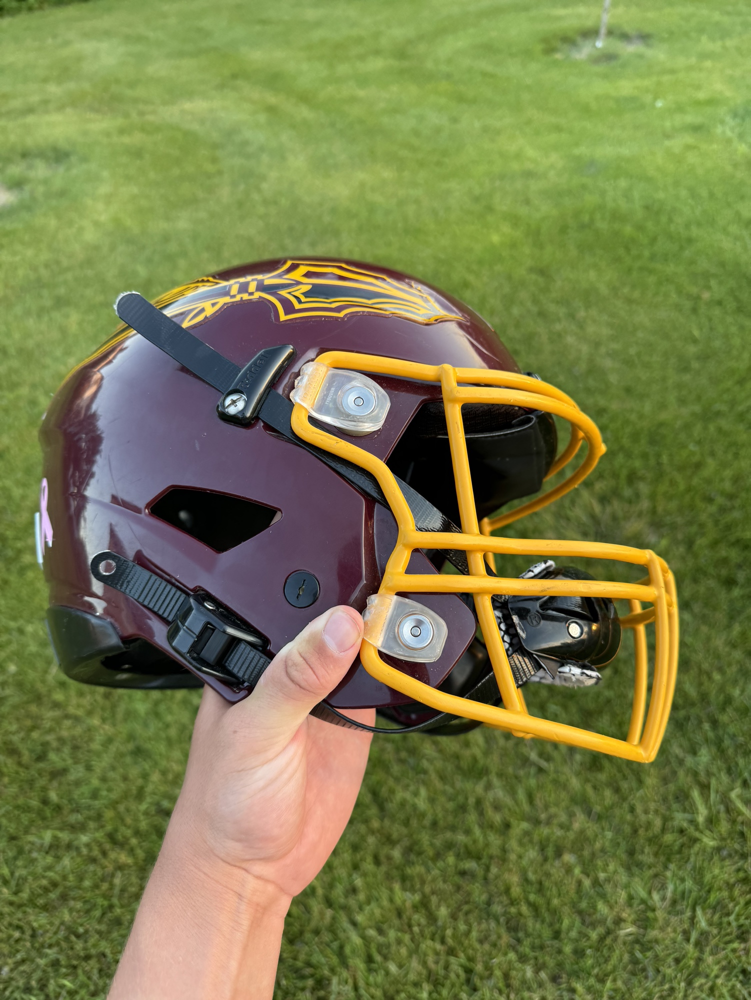 Riddell Speedflex maroon/yellow facemask black out edition | SidelineSwap