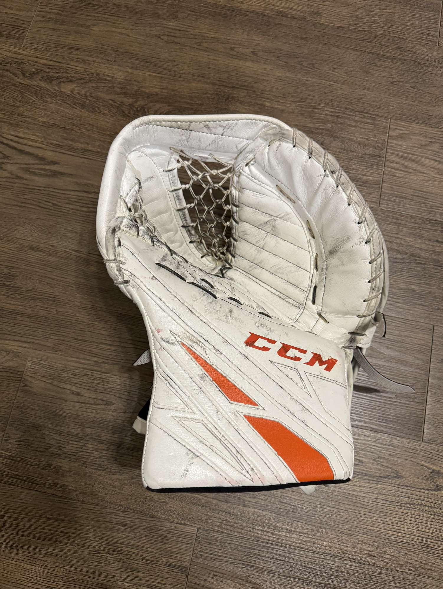 CCM EFLEX 4 Pro Stock Catching Glove Regular senior | SidelineSwap