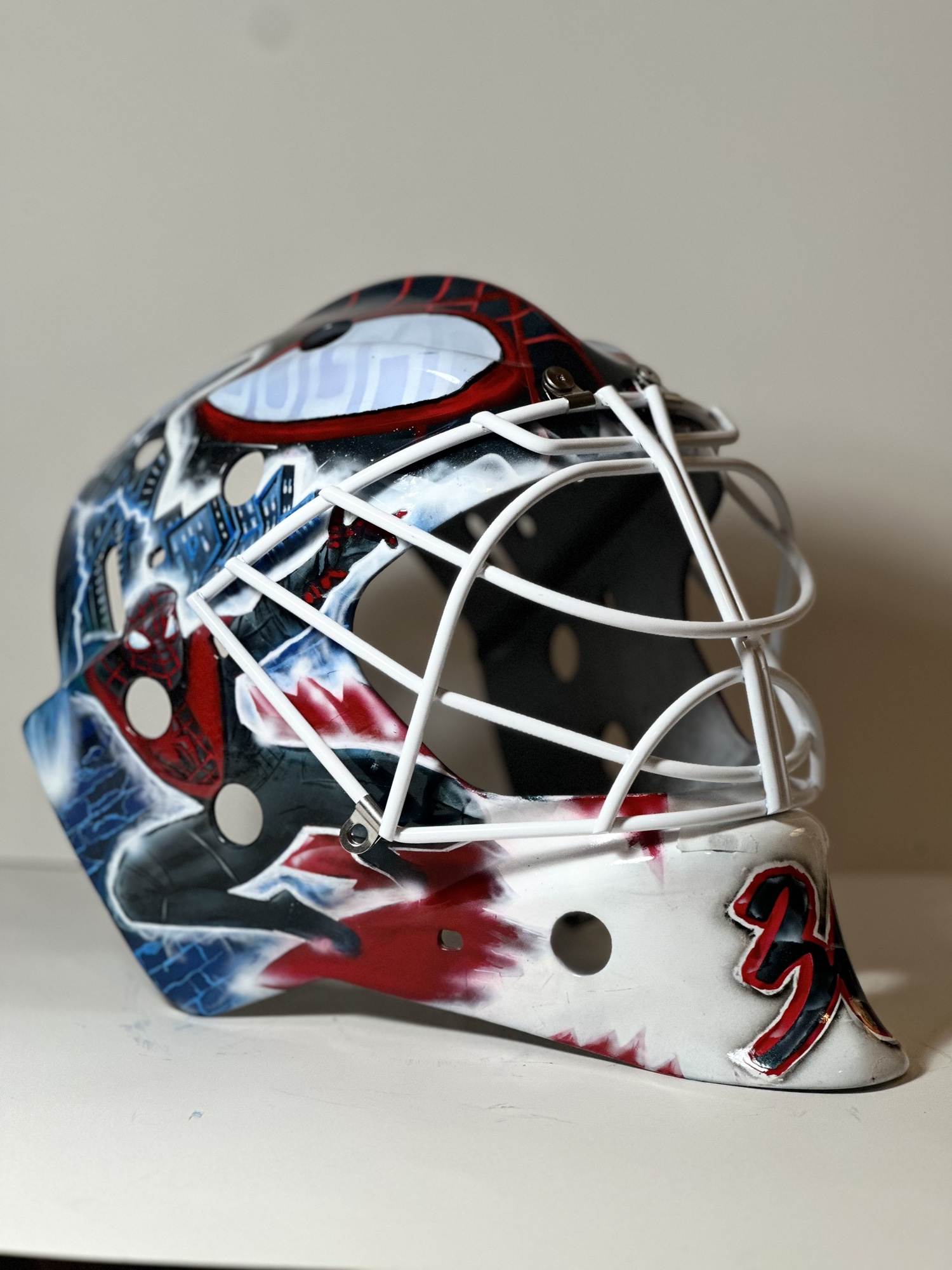 Pro Goalie Mask Airbrushing | SidelineSwap