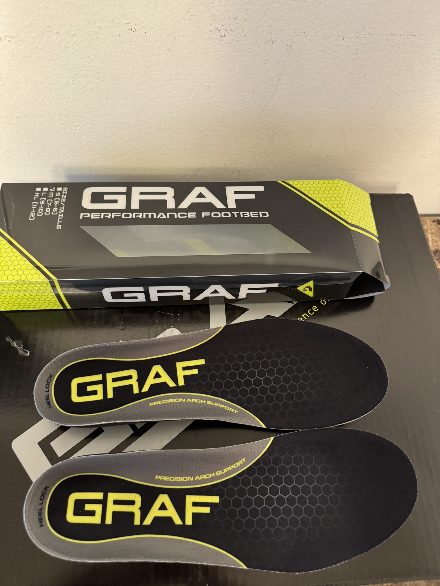 Senior Graf Regular Width Size 8D Ultra G75 Hockey Skates | SidelineSwap