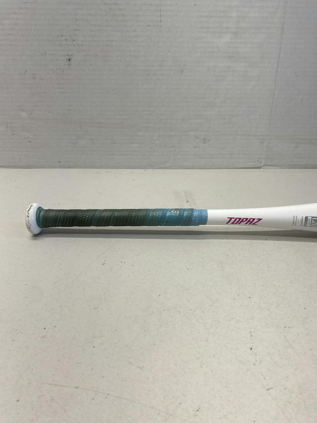 Used Easton Topaz 28 18 -10 Drop Fastpitch Bat | SidelineSwap