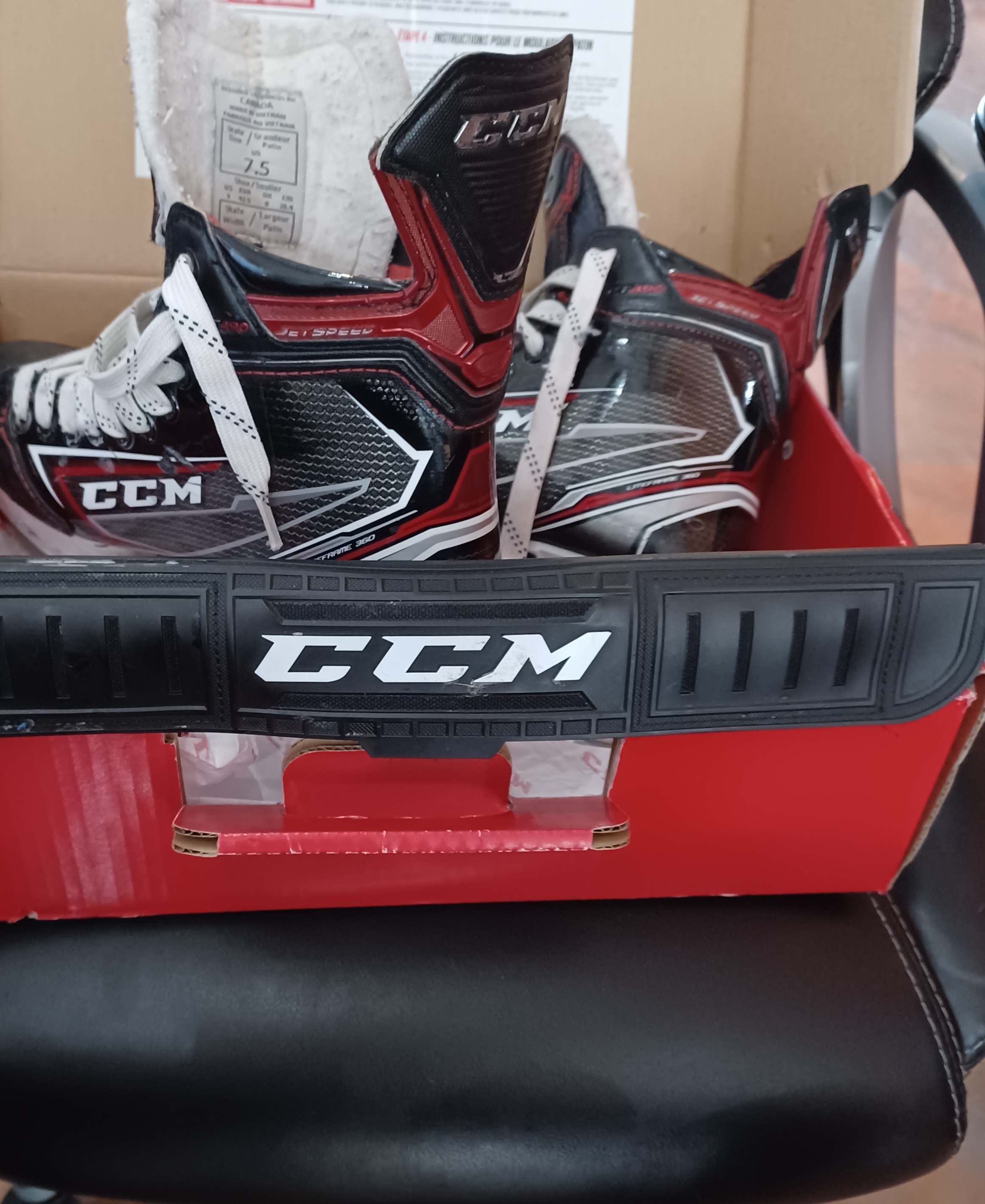 Used Senior CCM JetSpeed FT490 Hockey Skates Regular Width 7.5 ...