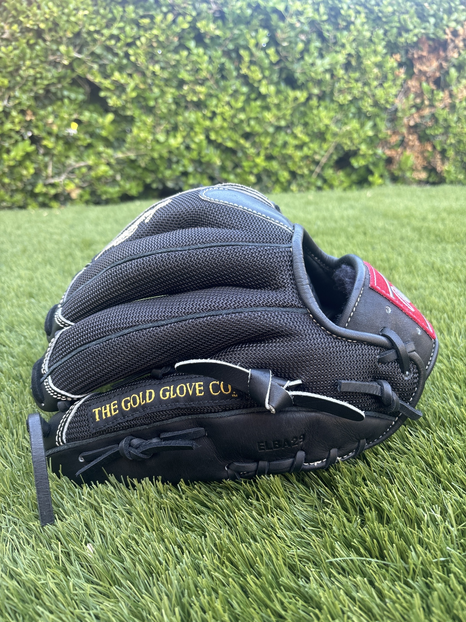 New Pitcher's 11.75" Heart of the Hide Baseball Glove | SidelineSwap