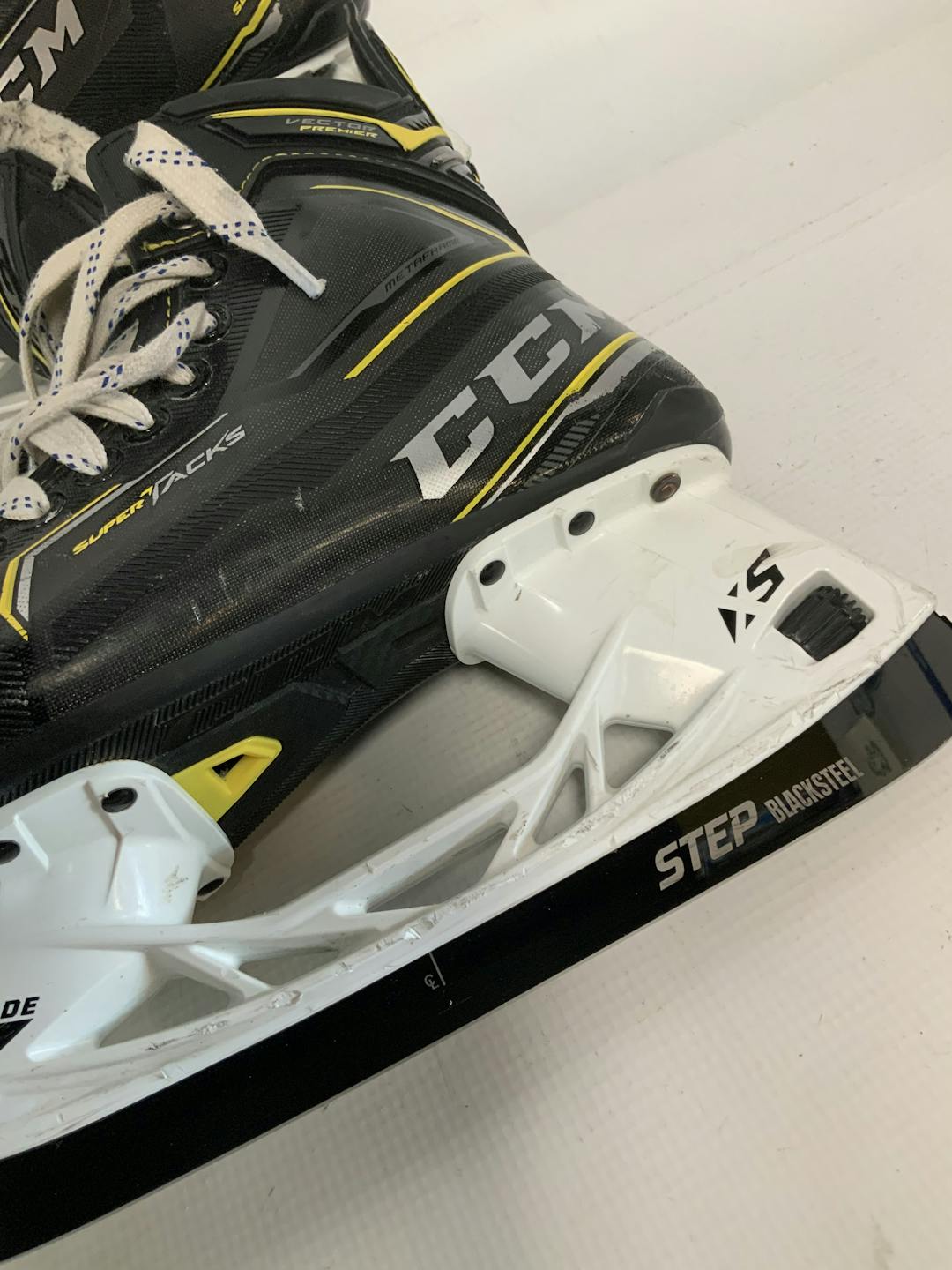 Used Ccm Super Tacks Vector Premier Senior 6 Ice Hockey Skates ...
