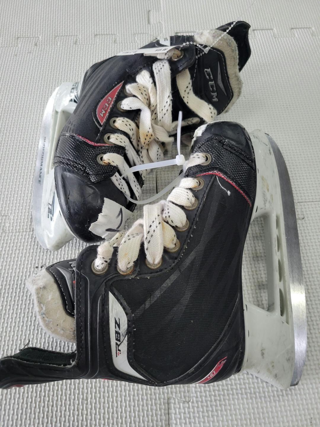 Used Ccm Rbz Jr Skates Junior 01 Ice Hockey Skates | SidelineSwap