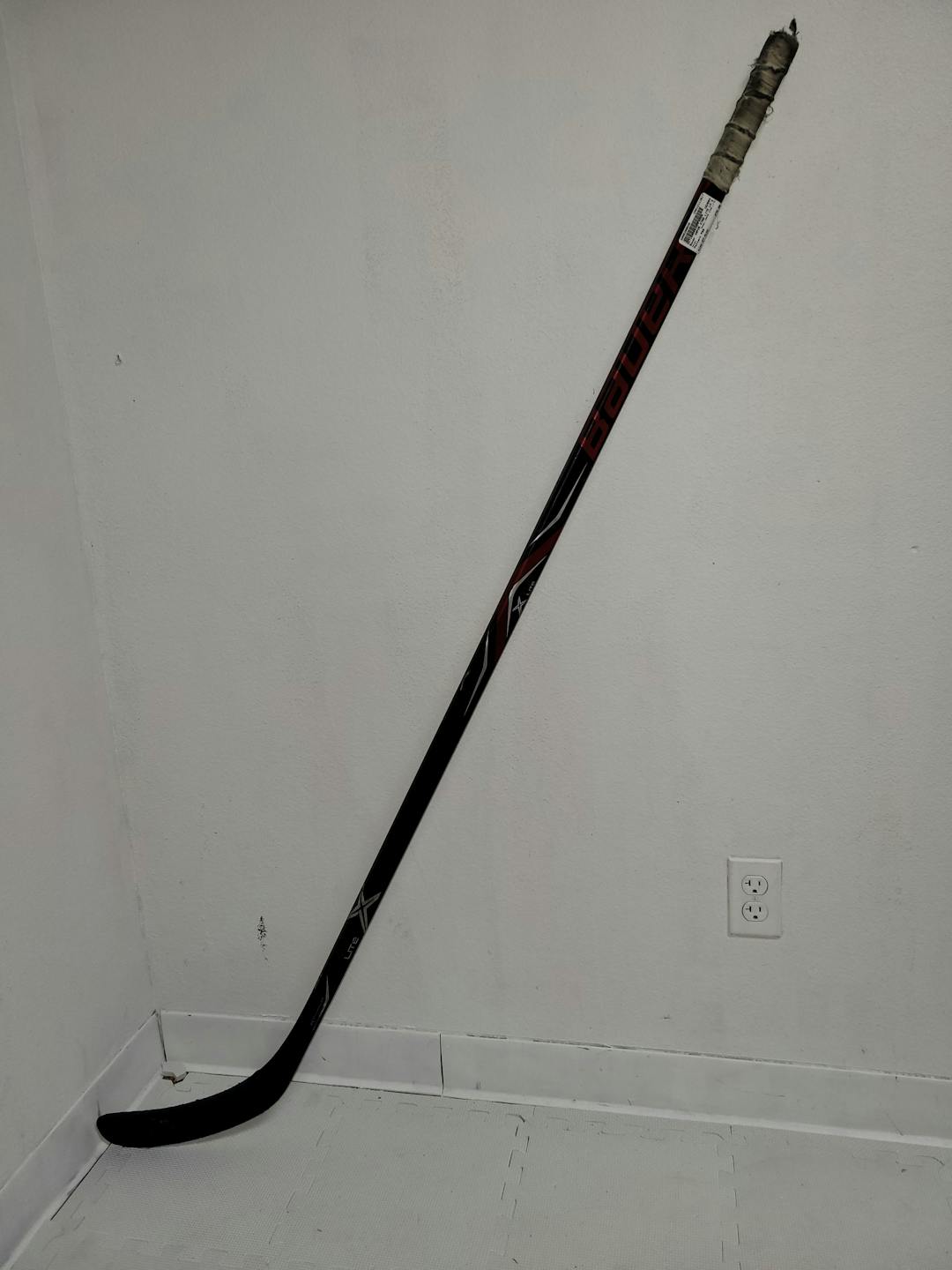 Used Bauer Vapor X700 Lite 87 Flex Pattern P88 Senior One Piece Sticks ...