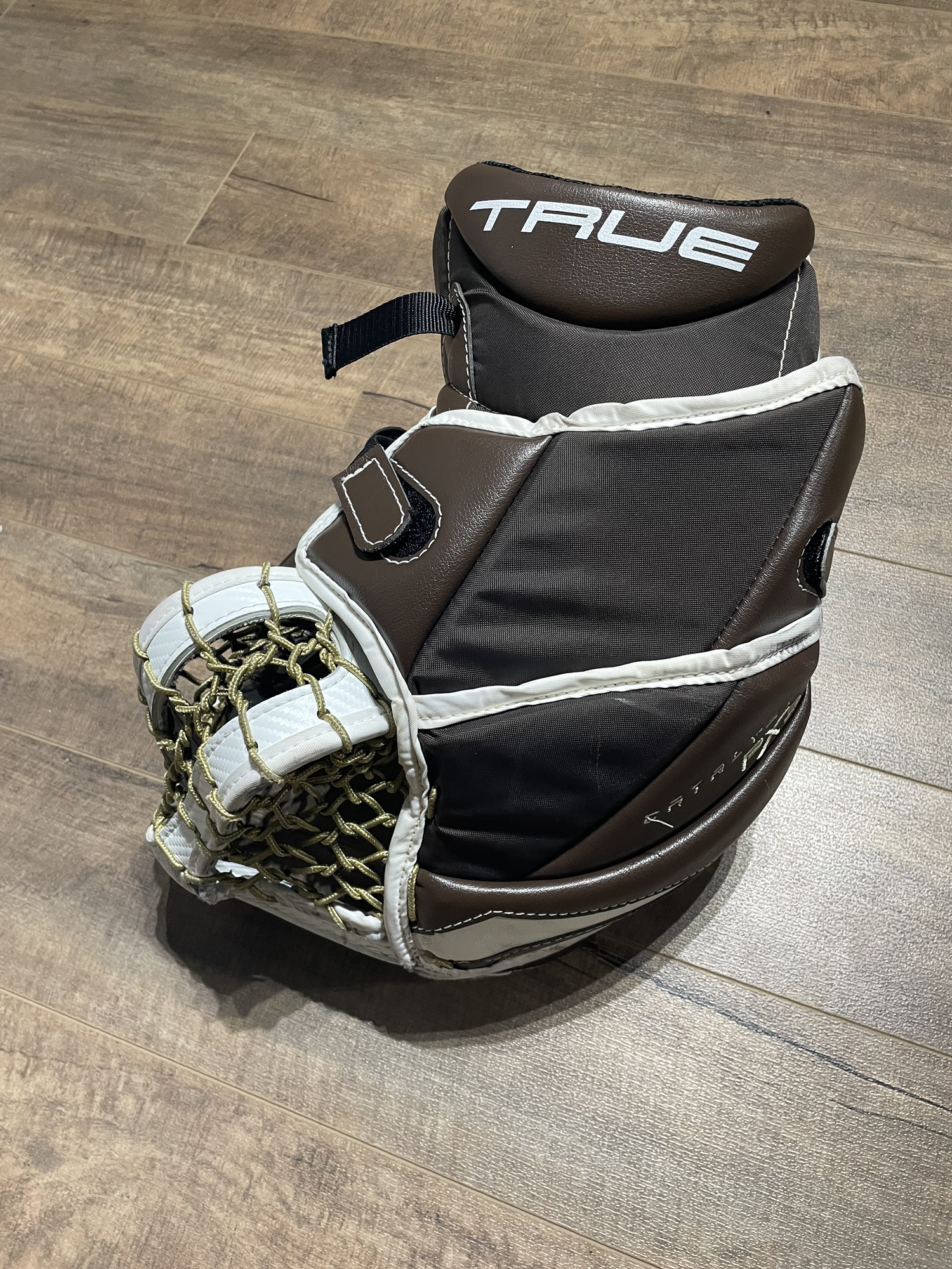 True Catalyst PX3 Goalie Full Set Hershey Bears 33+2 | SidelineSwap