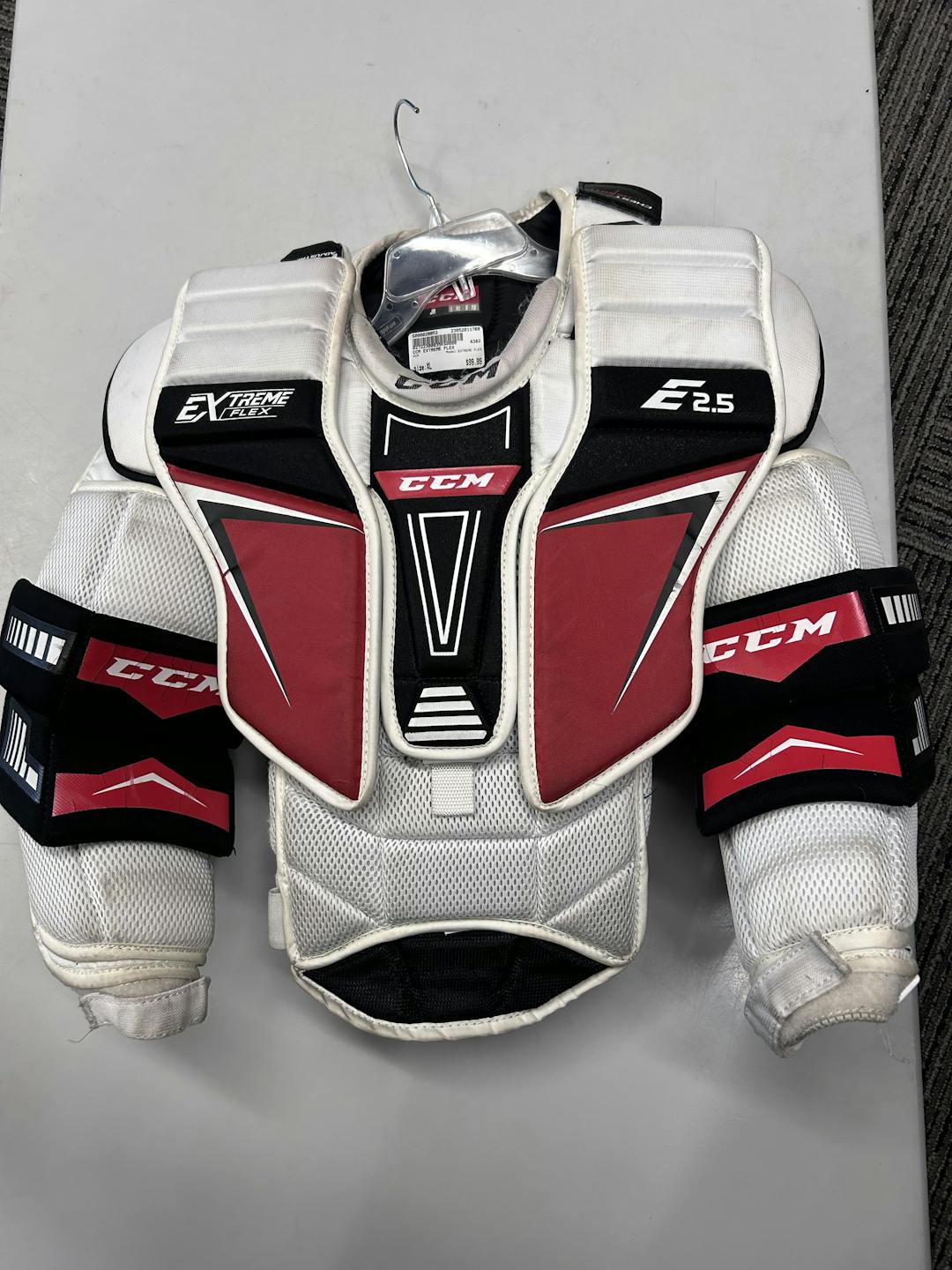 Used Ccm Extreme Flex Xl Goalie Body Armour | SidelineSwap