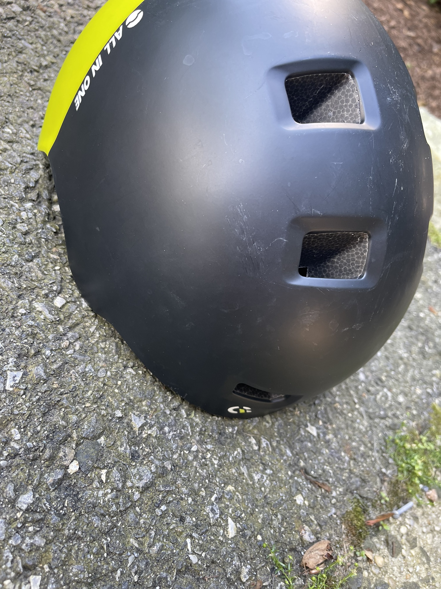 Helmet Glamvilla Black /green | SidelineSwap